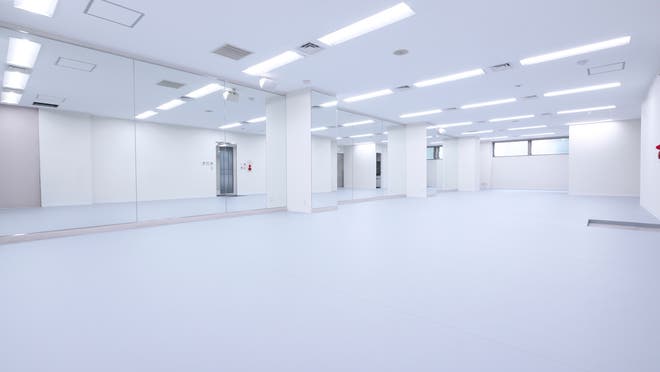 新宿近辺で広さ最大級のダンススタジオ!ワンフロア貸しなので、他の方との接触無し!の写真2