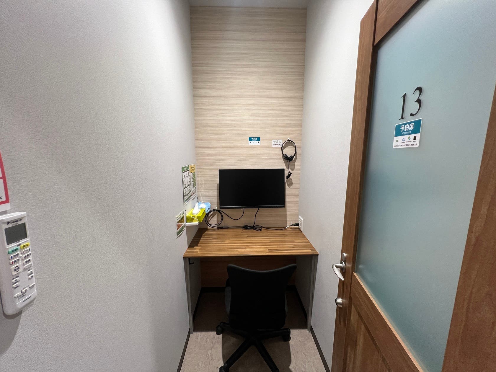 【赤羽駅徒歩1分◎】駅近！テレワークに最適な1名個室（ブース13）※予約時間前は入室不可の写真1