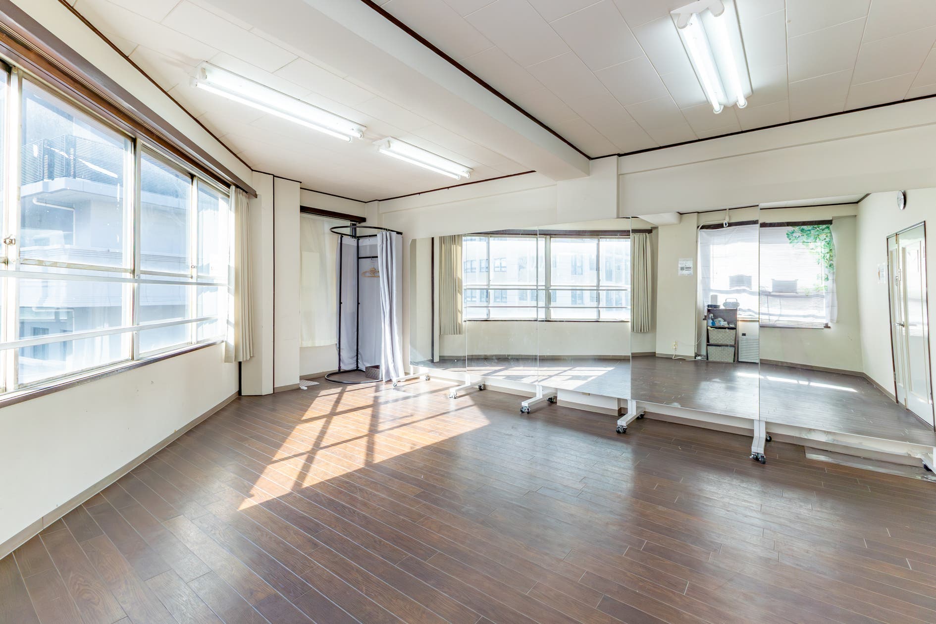 【元町駅5分】[Open1周年]地域最安値級！少人数向けダンスができるレンタルスタジオの写真5