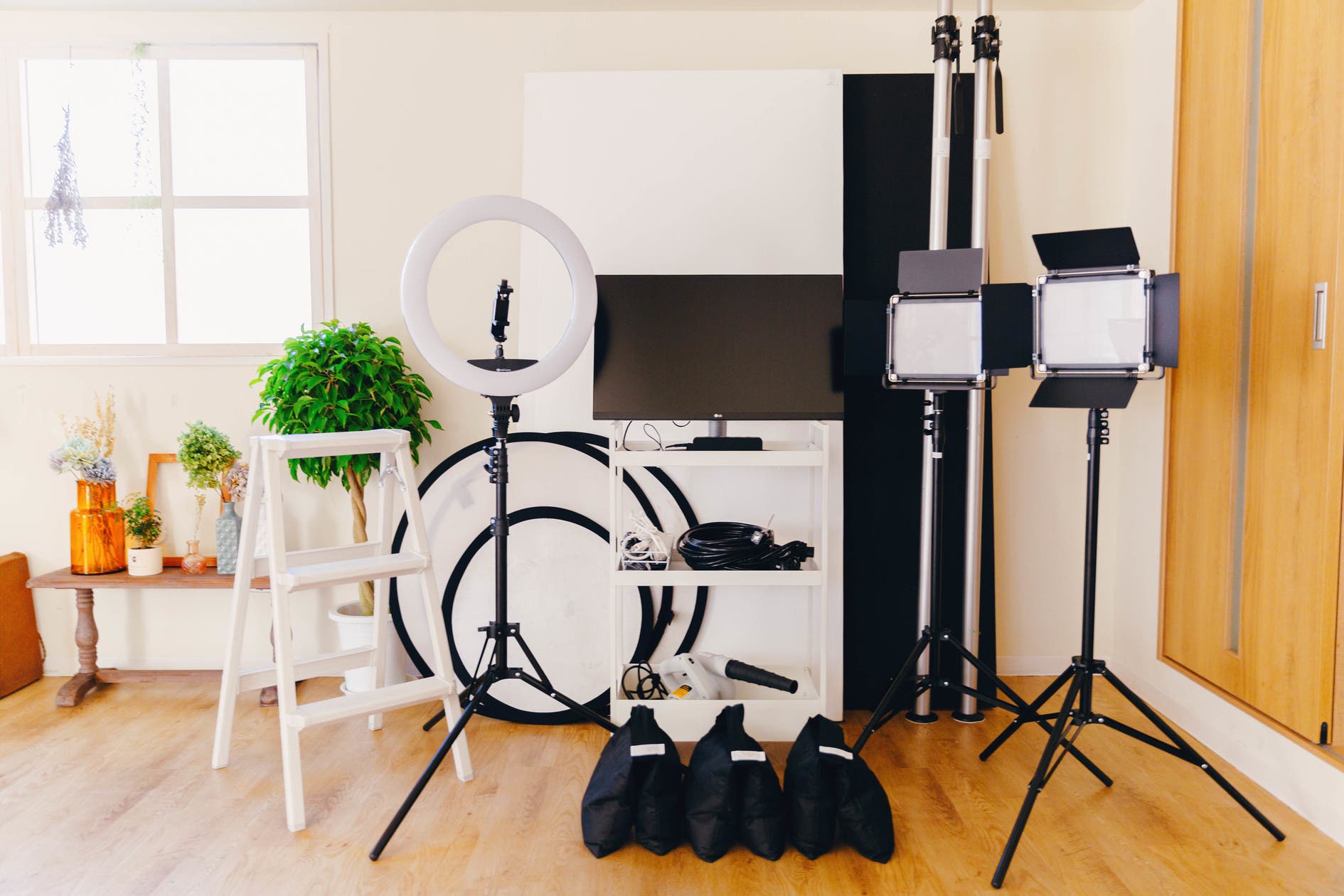 新宿駅近/23畳/3面採光/無料機材豊富✨【SOALA】広い南向の自然光スペース/ロケ撮影・配信/YouTube/コスプレの写真16