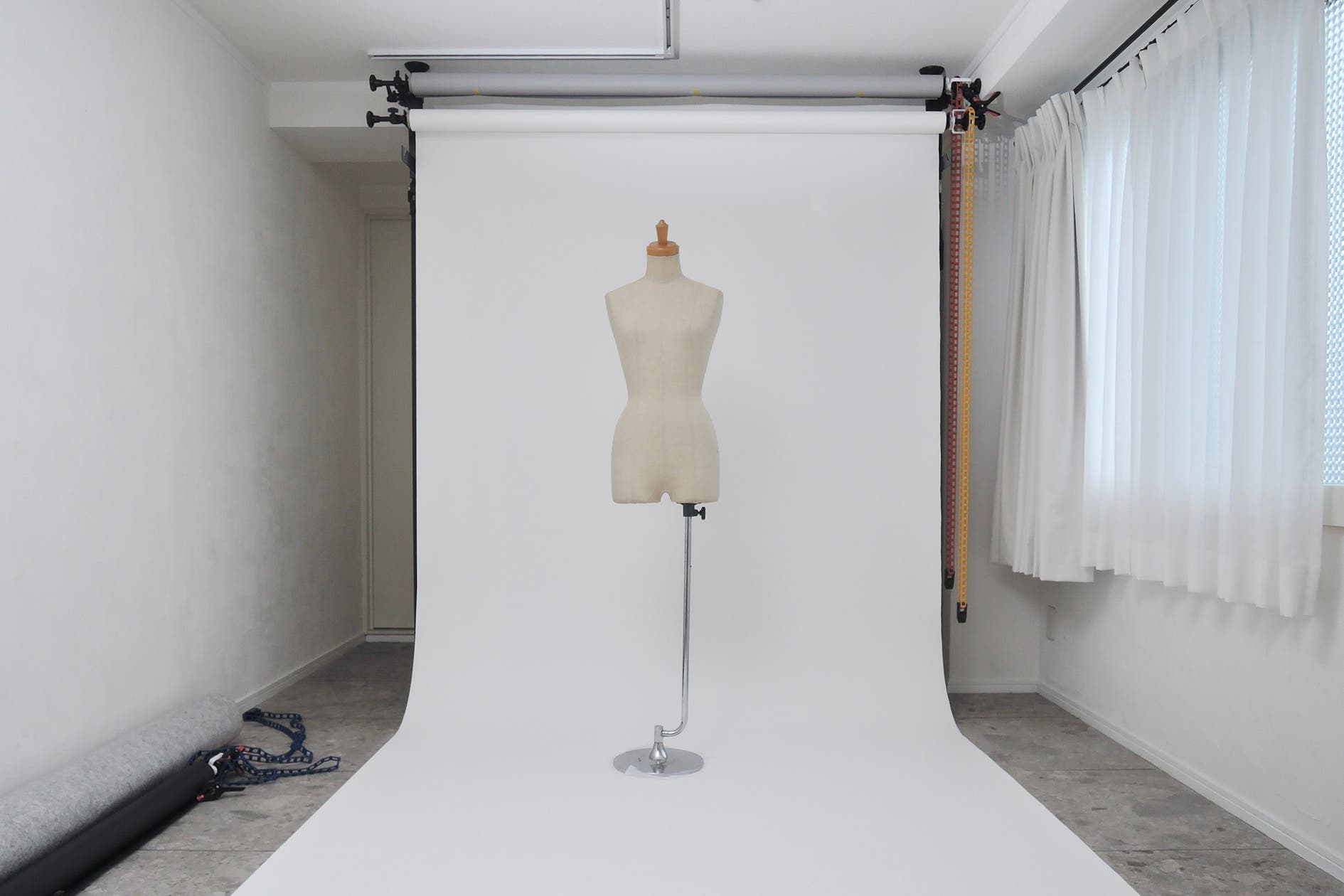 有料背景紙スタンドセット（足下に敷く場合）の画像1