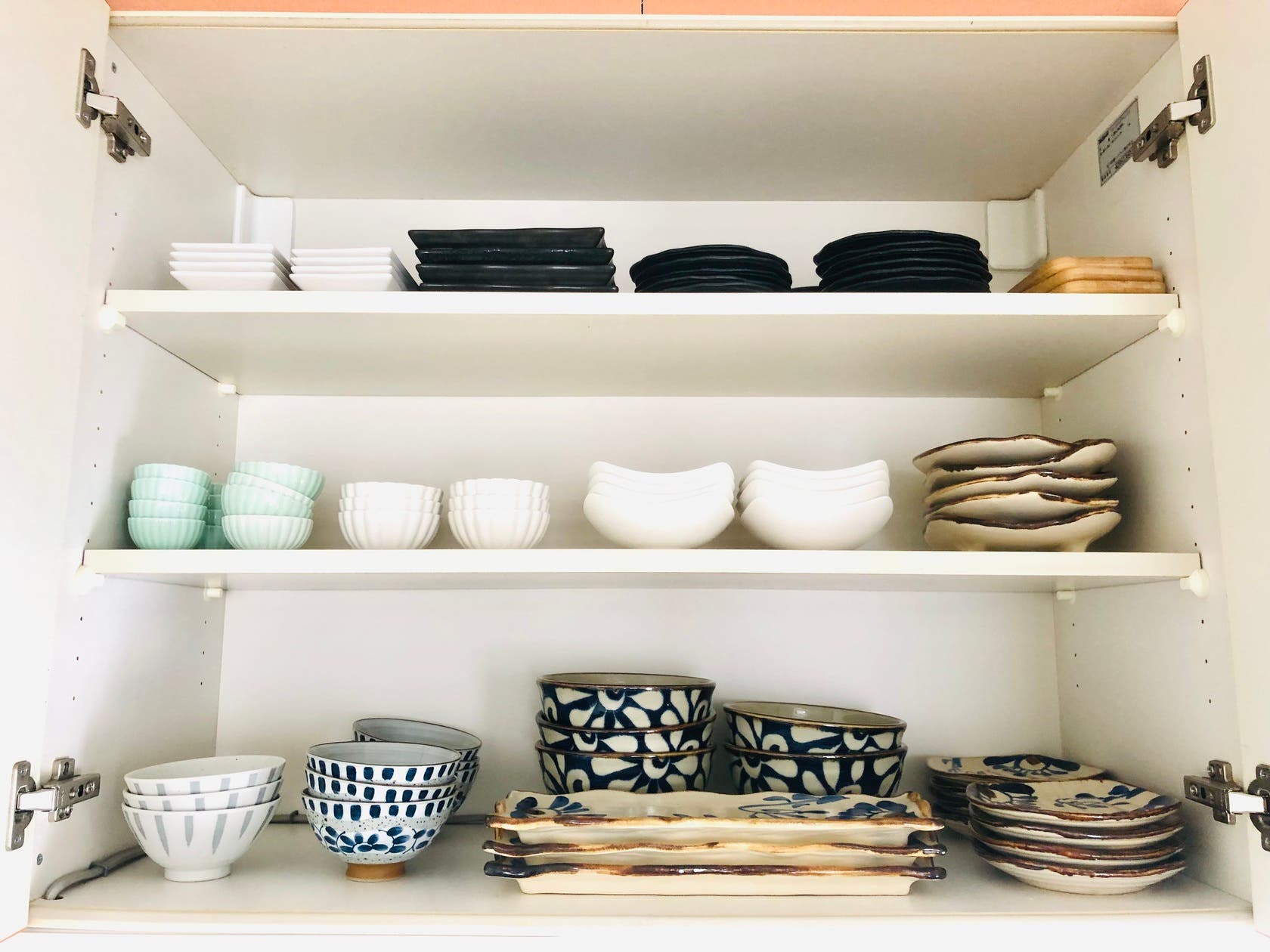 自然光がたっぷり入る真白な広々リビングが印象的・撮影にもオススメ！レッスンクラスにも♪庭付き戸建ての写真5