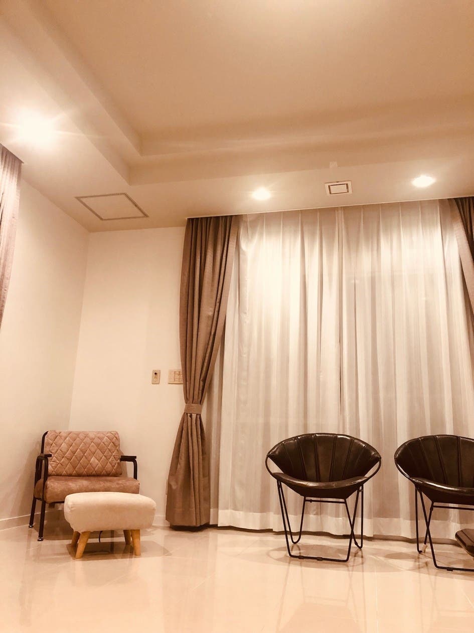 自然光がたっぷり入る真白な広々リビングが印象的・撮影にもオススメ！レッスンクラスにも♪庭付き戸建ての写真16