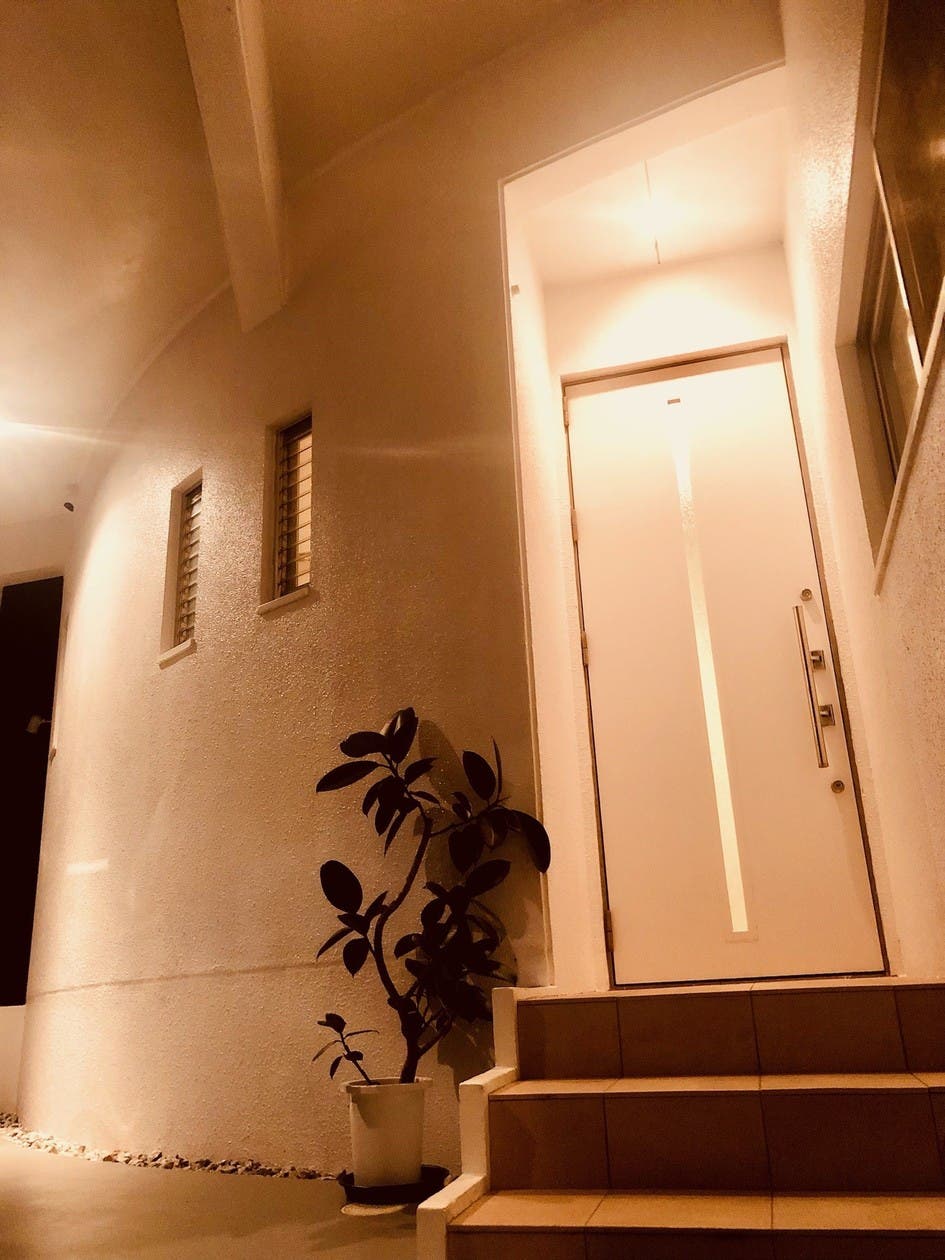 自然光がたっぷり入る真白な広々リビングが印象的・撮影にもオススメ！レッスンクラスにも♪庭付き戸建ての写真17