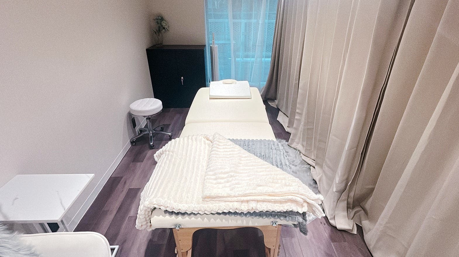 六本木駅から徒歩5分｜サロンルームのみの予約ページ｜ 各種マッサージ / 鍼灸 /占い/勉強/お仕事スペースにの写真3