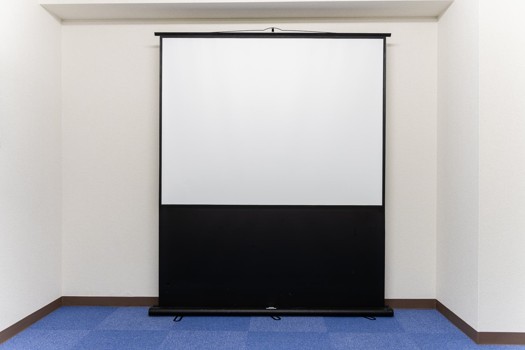 80インチスクリーン＆ビジネス用プロジェクターの画像1