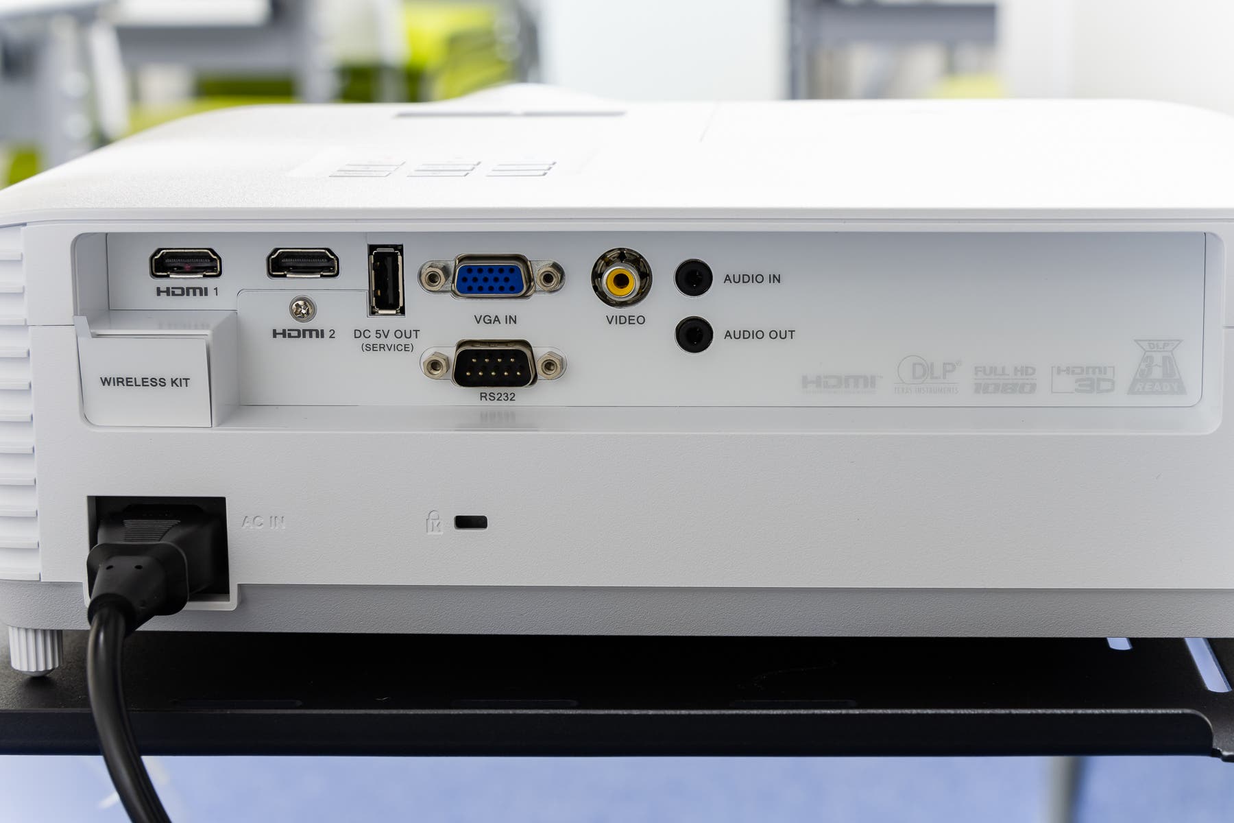 80インチスクリーン＆ビジネス用プロジェクターの画像3