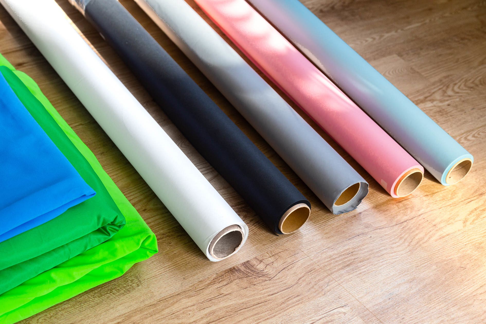 背景紙２色セット（白・黒・グレー・ピンク・ライトブルー・合成グリーン布から２色）の画像1