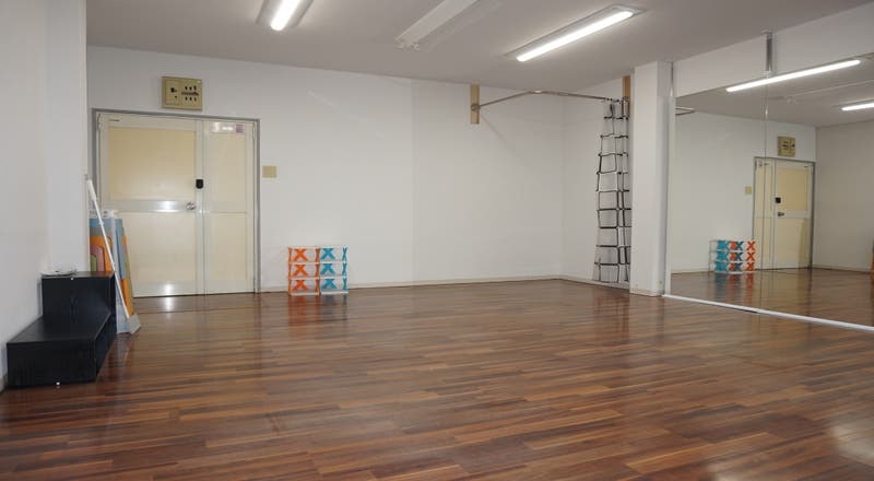 ベリーダンス教室開催中ダンスミラー設置のスタジオ202