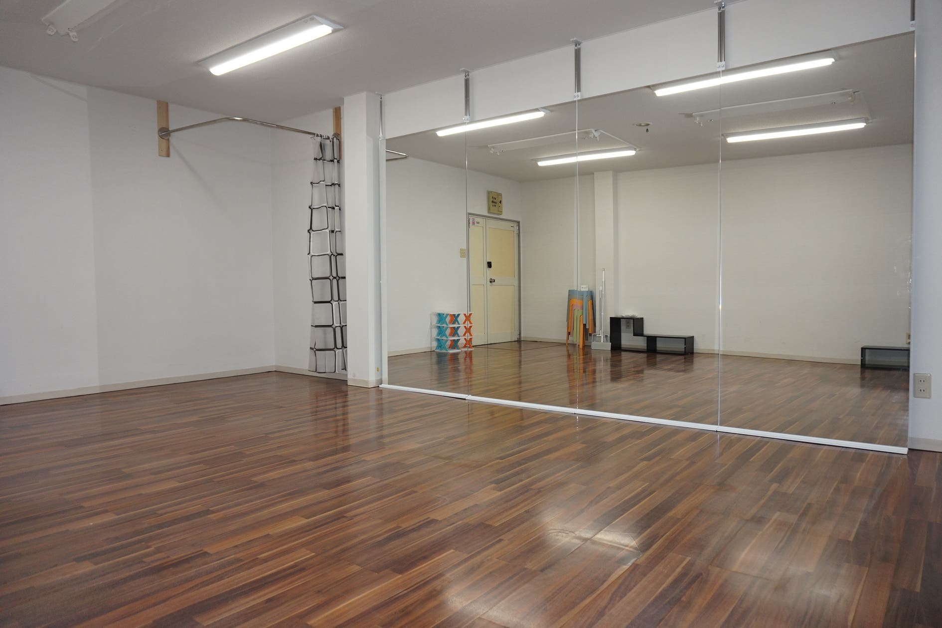 ベリーダンス教室開催中ダンスミラー設置のスタジオ202の写真3