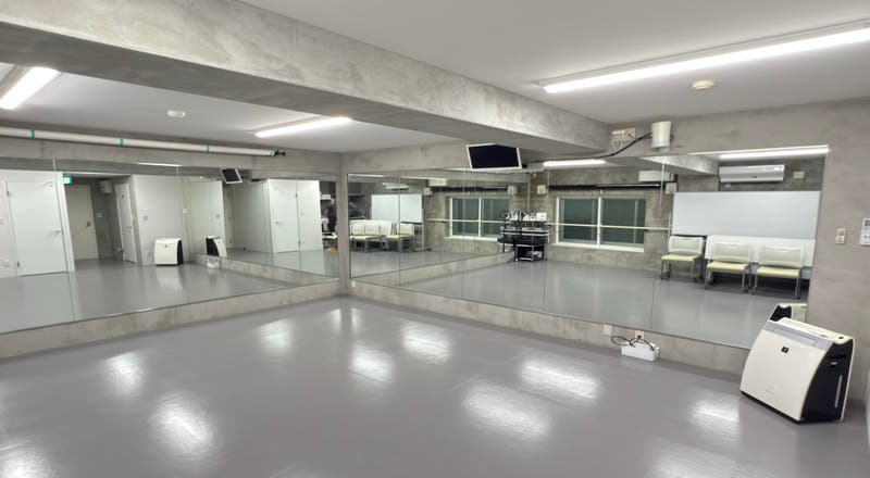少人数向けダンススタジオ4F　駅から歩3分（階段４F）リノリウム床