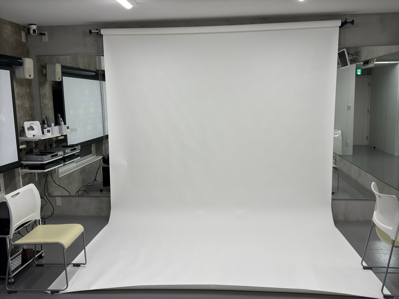 少人数向けダンススタジオ4F　駅から歩3分（階段４F）リノリウム床の写真5