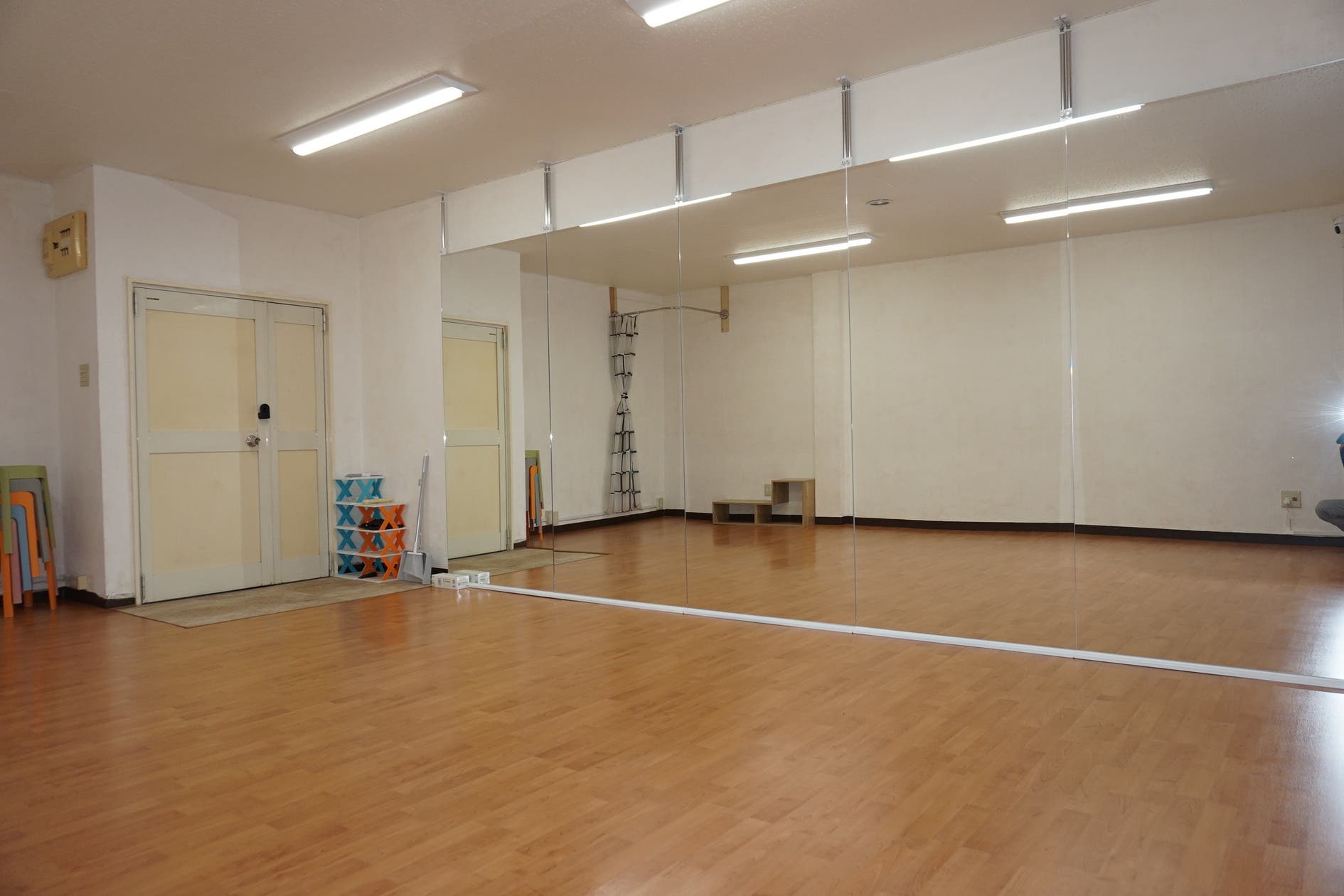 ヨガ教室開催中大型ダンスミラー設置のスタジオ203の写真1