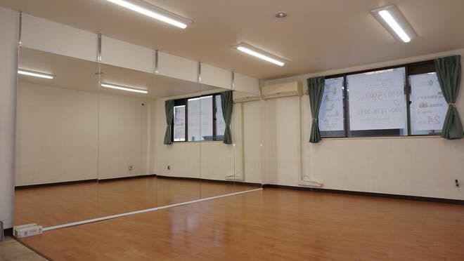ヨガ教室開催中大型ダンスミラー設置のスタジオ203の写真2
