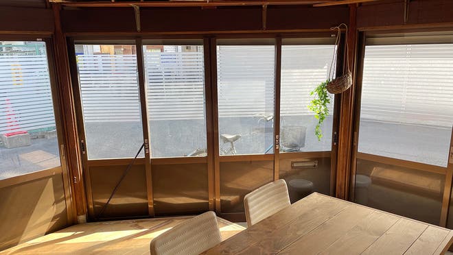 視認性抜群の角地1F路面店スペースの写真1