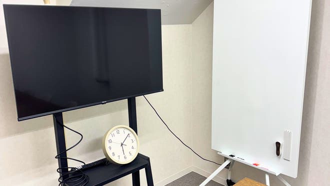 【星ヶ丘のコワーキングスペース】モニター・ホワイトボード付き!!6名会議室の写真2