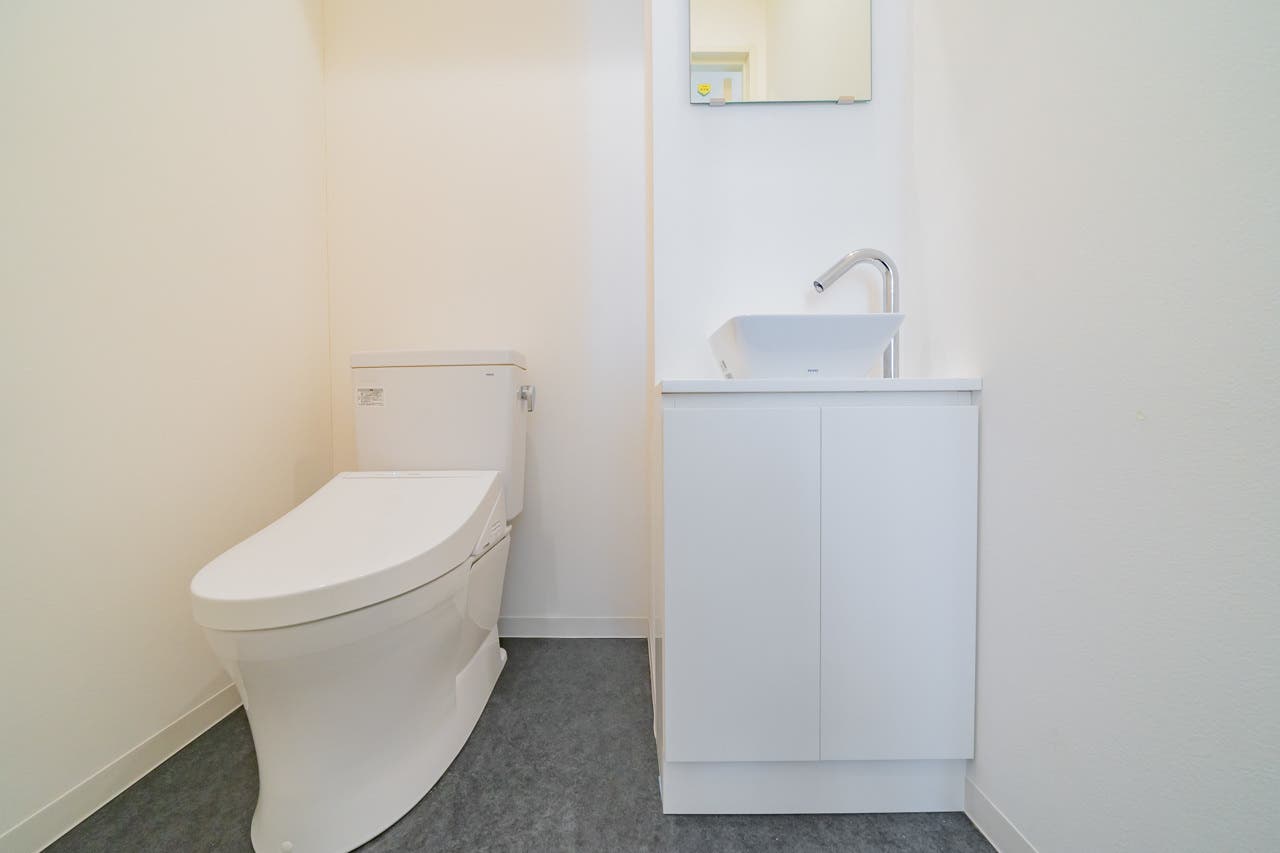 【渋谷駅C1出口徒歩1分】渋谷警察署に近接。白で統一した1日利用のデザイナーズオフィス。高速wifi完備。の写真11