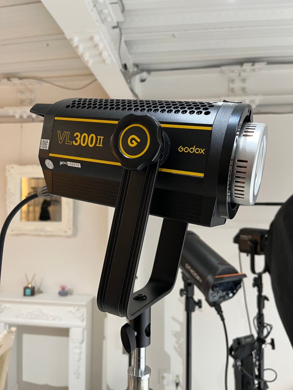 Godox LED照明FV150＋バーンドア ハニカムグリッドと4色フィルター一式の画像2