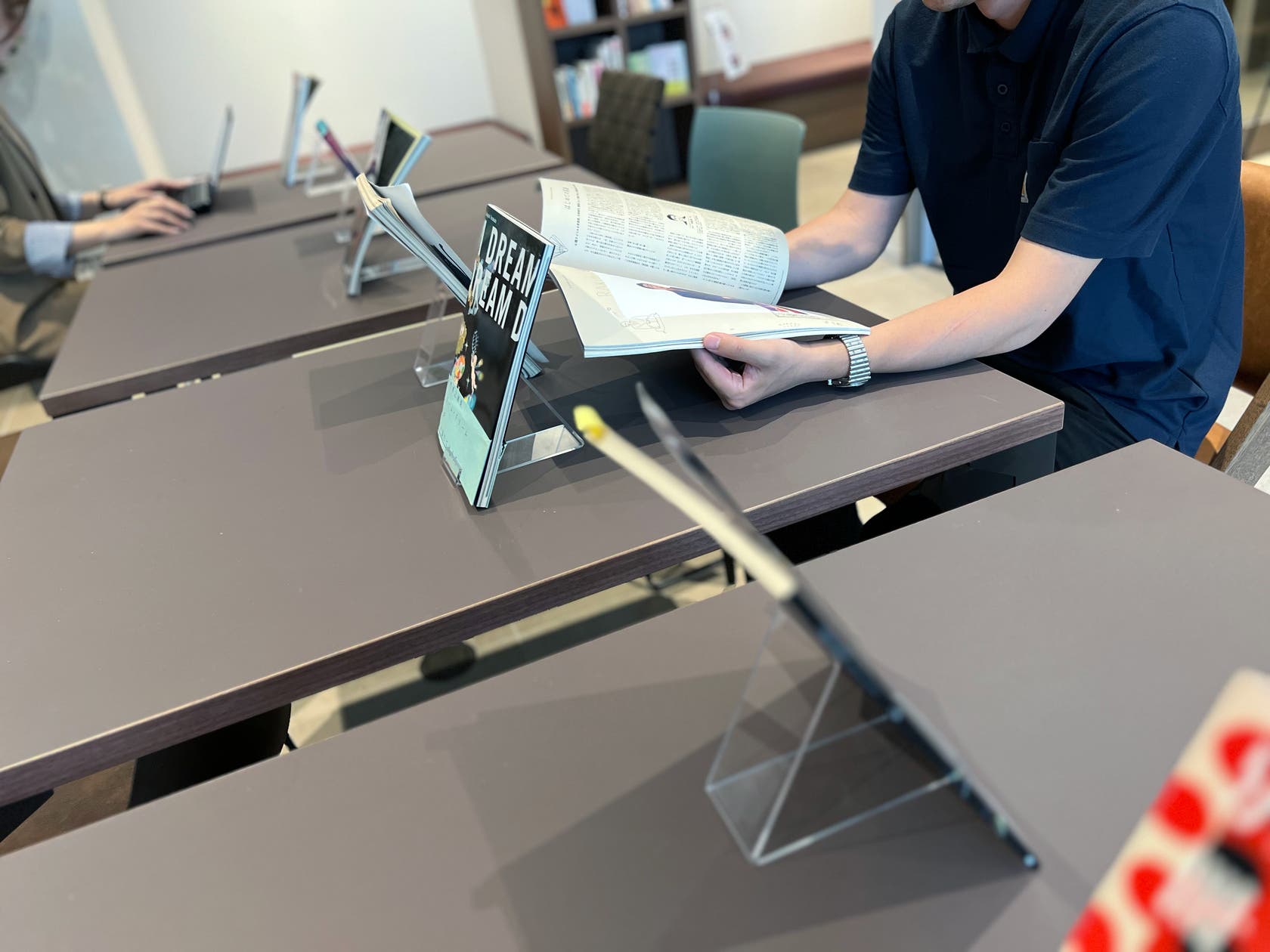 飲食持ち込み可！電源WIFI完備！駅チカのラウンジを１DAY利用OK!!!（シェア本棚の本読み放題プラン）の写真4