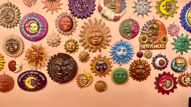 【三軒茶屋駅徒歩5分】商店街★路面店★ピンクの壁と太陽に囲まれたカフェバースペース★ペット可の写真2