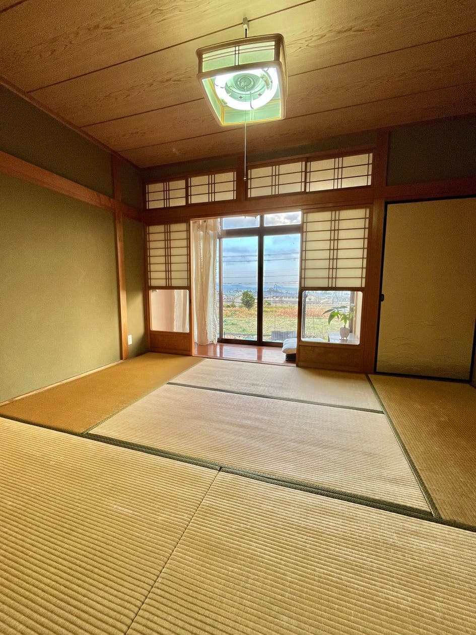 琵琶湖まで徒歩7分（駐車スペースあり）コンビニまで徒歩2分　びわこバレイへはすぐ！！の写真1