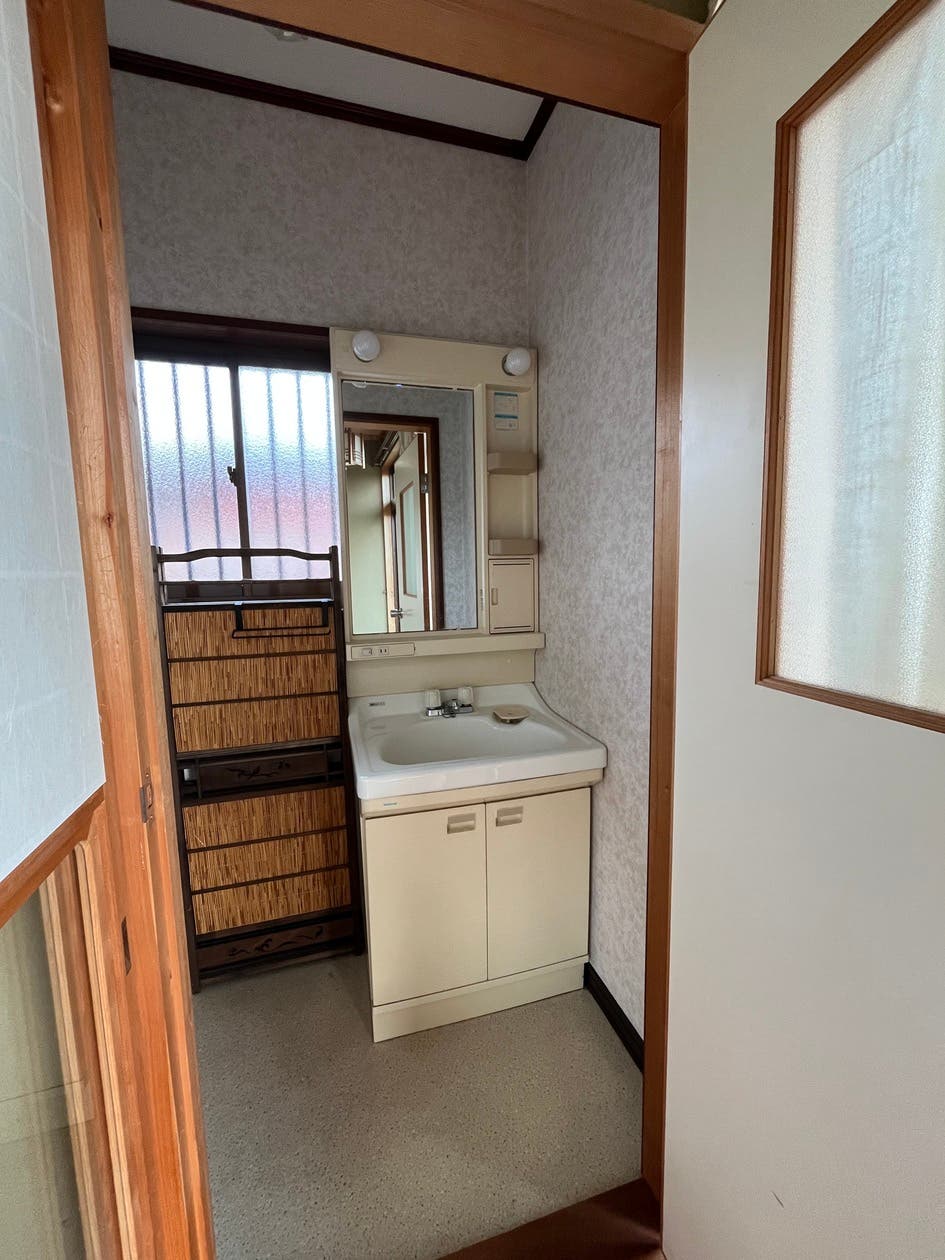 琵琶湖まで徒歩7分（駐車スペースあり）コンビニまで徒歩2分　びわこバレイへはすぐ！！の写真3