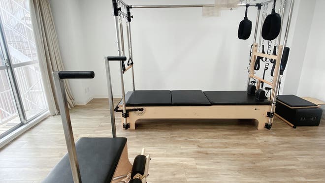 ピラティスマシン完備 四谷駅3分🚃広々空間/明るい綺麗なスタジオ🌈換気可 マット/ボール/リング/ポール等充実設備🧘♀️の写真6