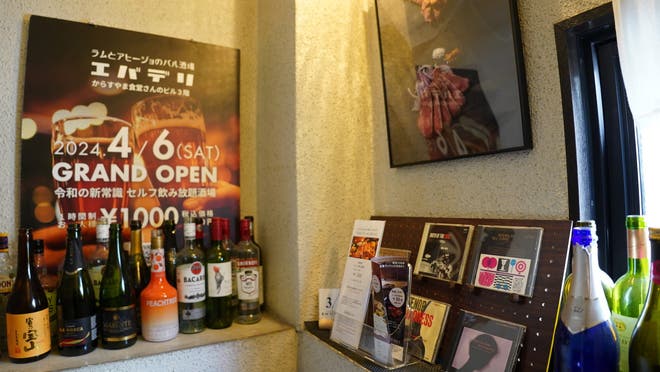 新宿駅から電車で15分 千歳烏山駅下車徒歩30秒!10坪カフェ「エバデリ」の写真1