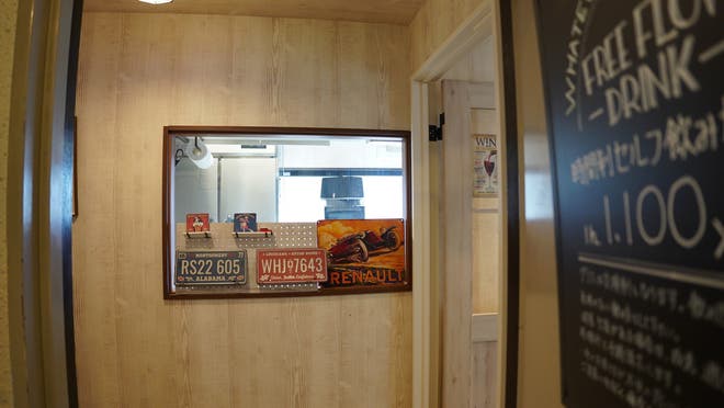 新宿駅から電車で15分 千歳烏山駅下車徒歩30秒!10坪カフェ「エバデリ」の写真2