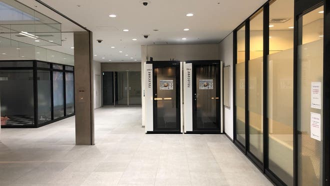 【テレキューブ】横浜アイランドタワーの個室型ワークブース(256-01)です。視線と音を遮る、プライベートな集中環境。の写真1
