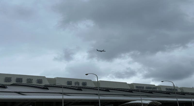 【テレキューブ】那覇空港　保安エリア内の個室型ワークブース（264-01）です。視線と音を遮る、プライベートな集中環境。