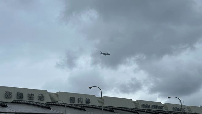 【テレキューブ】那覇空港 保安エリア内の個室型ワークブース(264-01)です。視線と音を遮る、プライベートな集中環境。の写真1