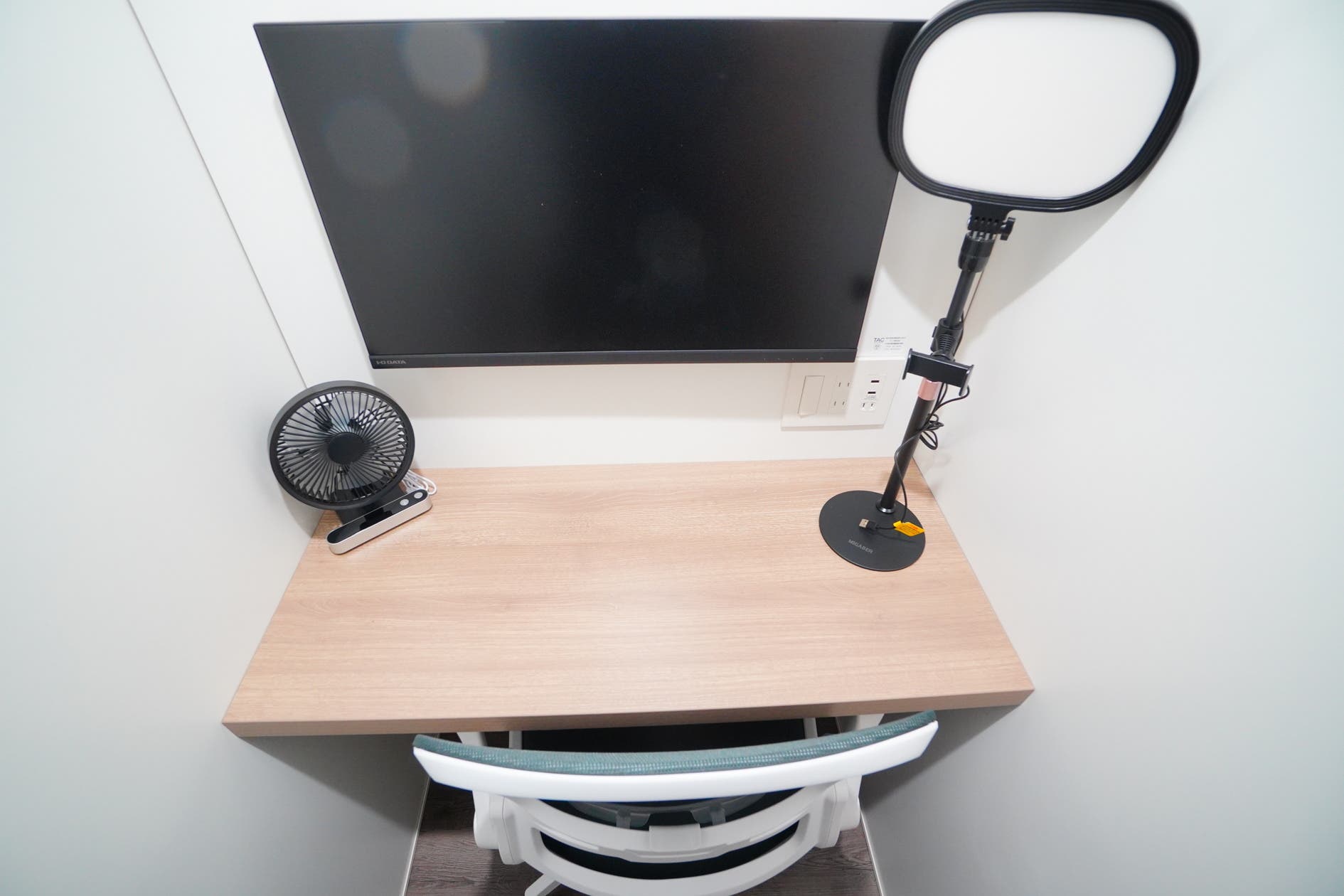 ＜ワークブース天神南No.5＞天神南駅徒歩1分✨完全個室🚪Wi-Fi📶モニター🖥️電源🔌テレワーク/面接/自習/作業の写真2