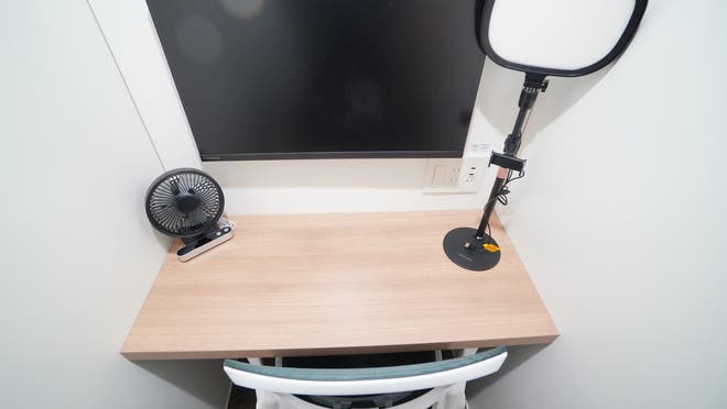 <ワークブース天神南No.5>天神南駅徒歩1分✨完全個室🚪Wi-Fi📶モニター🖥️電源🔌テレワーク/面接/自習/作業の写真2