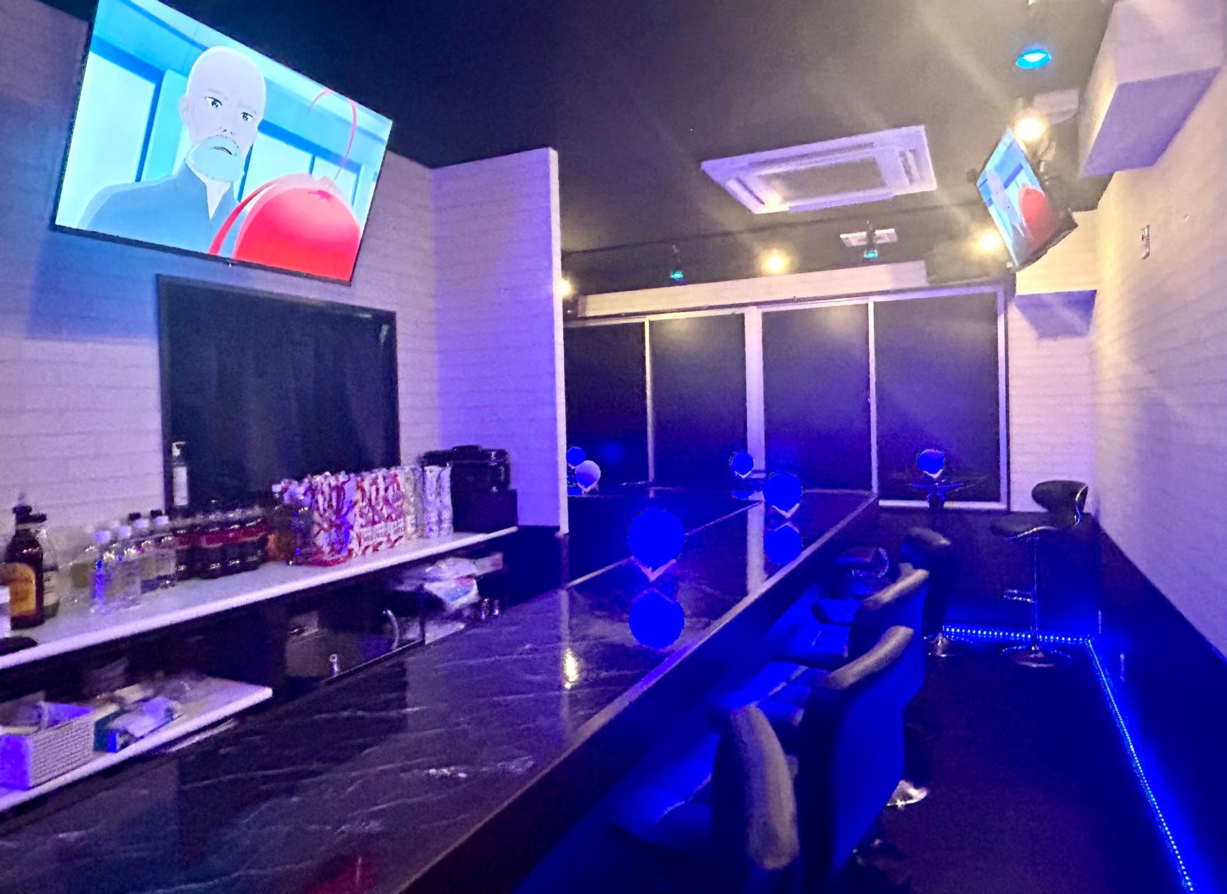 新宿歌舞伎町のバーを貸切♪飲み会/商用/オフ会/少人数/撮影/ボードゲーム/パーティー等OK♪の写真1