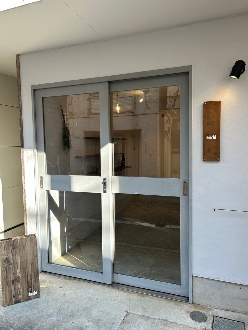 吉祥寺の人気商店街にある小さなギャラリースペースの写真4