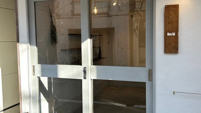 吉祥寺の人気商店街にある小さなギャラリースペースの写真4