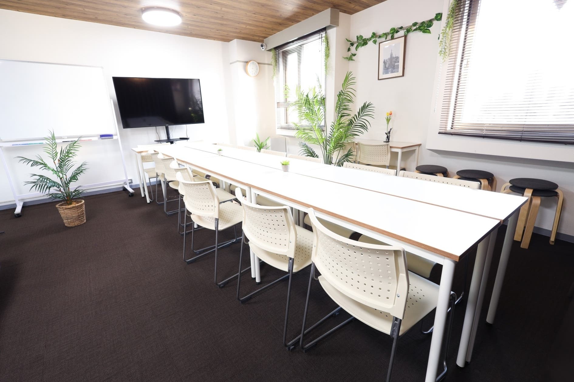 四ツ谷駅🚶‍♂️2分🍀最大20名可🍀 光WIFI/大モニター/ホワイトボード/施術ベッド備品全無料✨1日プラン有✨会議/ゲームの写真28