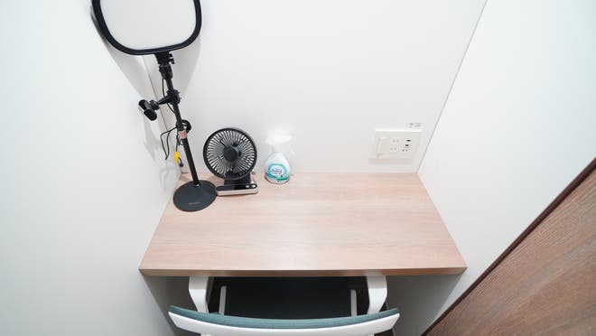 <BIZ DESK 博多筑紫口No.2>博多駅徒歩2分✨完全個室🚪光回線Wi-Fi📶電源🔌テレワーク/面接/自習/作業の写真2