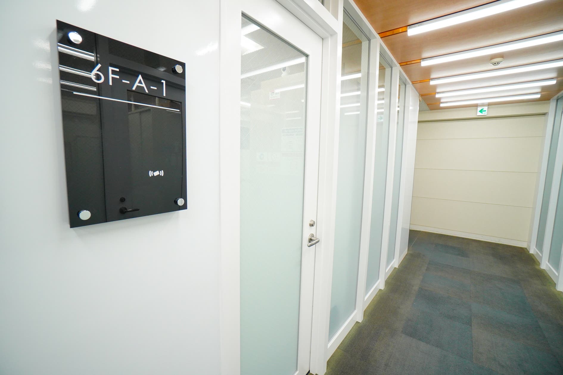 ＜BIZ DESK 博多筑紫口No.2＞博多駅徒歩2分✨完全個室🚪光回線Wi-Fi📶電源🔌テレワーク/面接/自習/作業の写真8