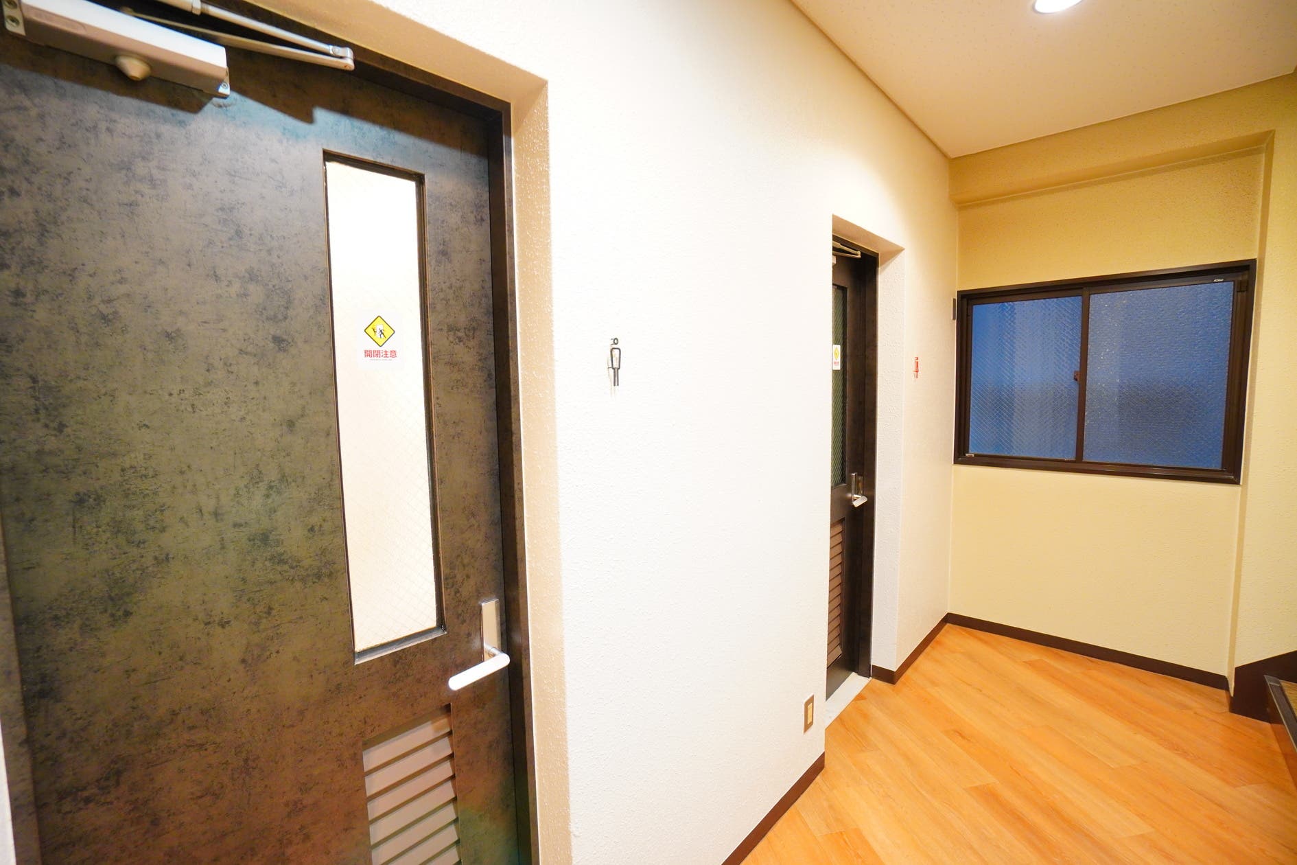 ＜BIZ DESK 博多筑紫口No.3＞博多駅徒歩2分✨完全個室🚪光回線Wi-Fi📶電源🔌テレワーク/面接/自習/作業の写真9