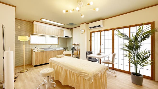 【高崎駅西口徒歩5分!人気No.1✨】備品充実✨完全貸切サロン✨エステ・ネイル・ヨガ・会議・動画撮影・控え室・多目的スペースの写真1