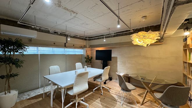 駅チカ30秒★レトロな秘密基地要素のある空間★充実の設備(サイネージモニター、冷蔵庫)の写真1