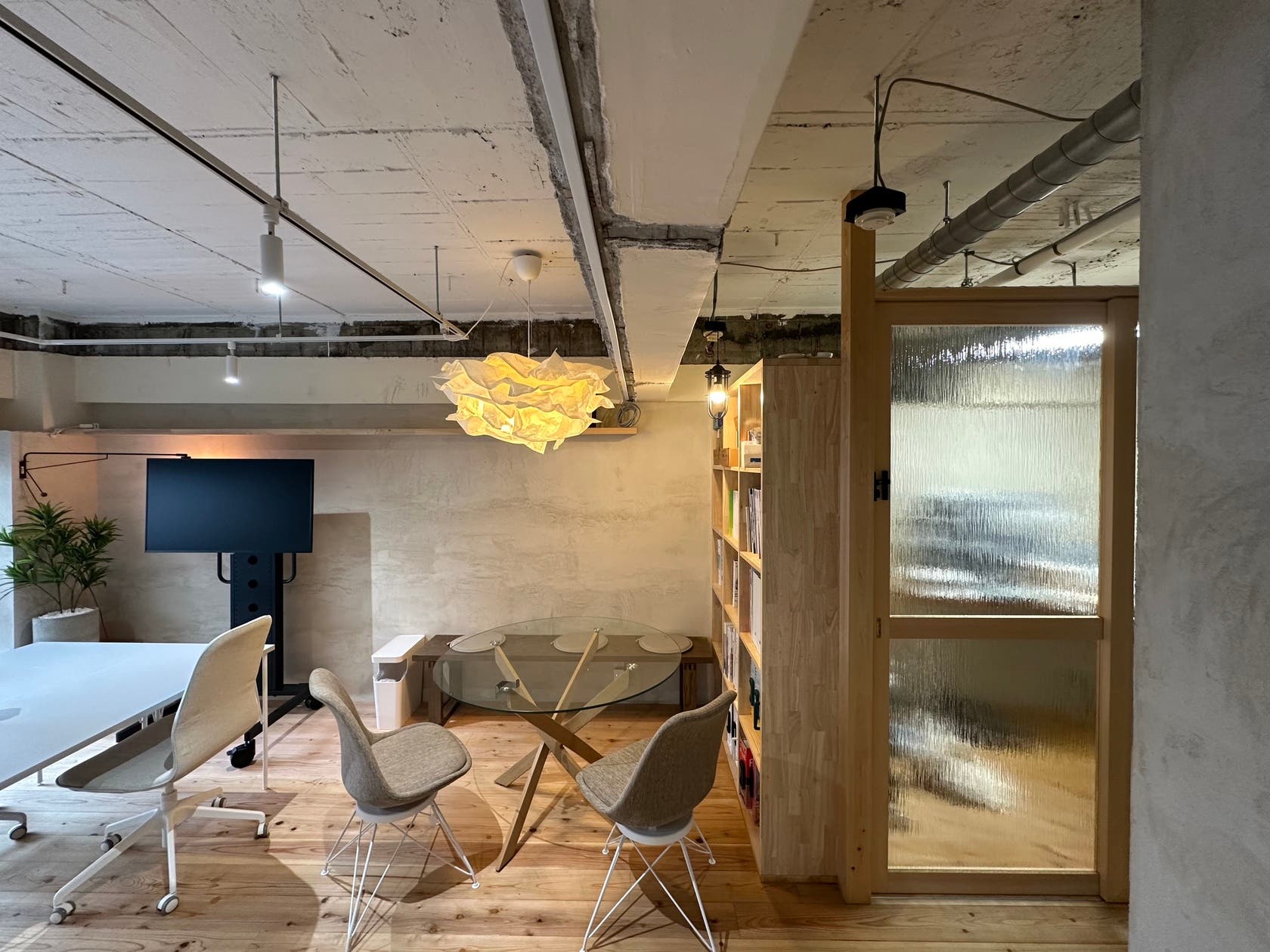 駅チカ30秒★レトロな秘密基地要素のある空間★充実の設備（サイネージモニター、冷蔵庫）の写真5