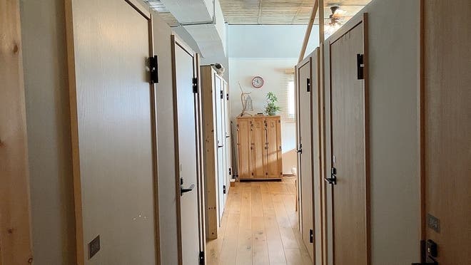 【JR元町駅徒歩1分🚶】 鍵付きプチ防音個室/🌟zoomやオンライン面談に🌟/喫煙スペース有/高速WIFI📶/電源🔌/325号室の写真11