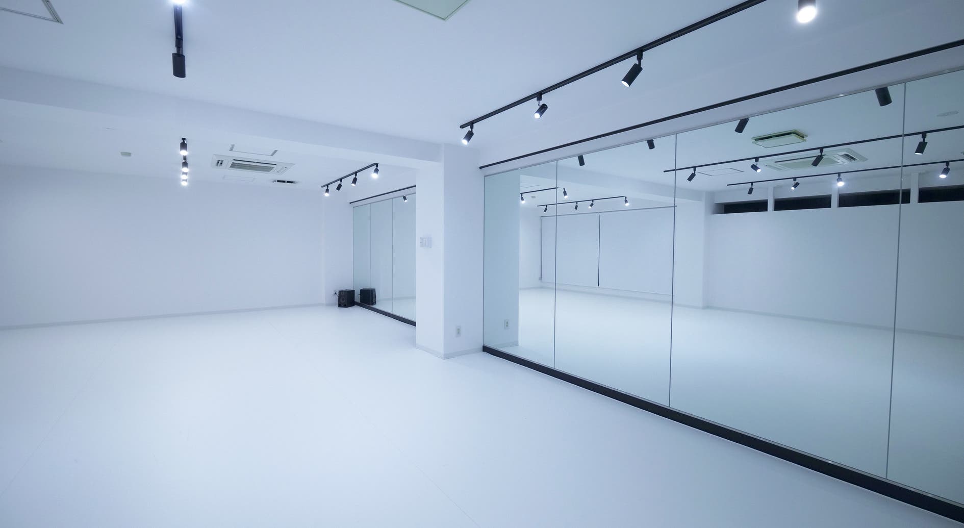 【高円寺エリア】身体に優しいバレエ床、広々65㎡！白くて綺麗なスタジオはバレエ、ヨガ、ピラティス、ダンス、撮影にも！の写真5