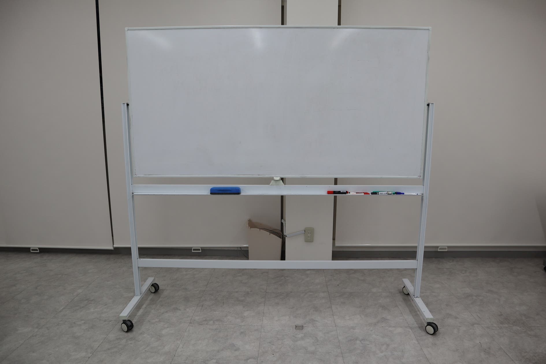 キャンペーン価格！駅から徒歩8分の立地、備品完備、広い空間でいろいろな用途に活用いただけますの写真10