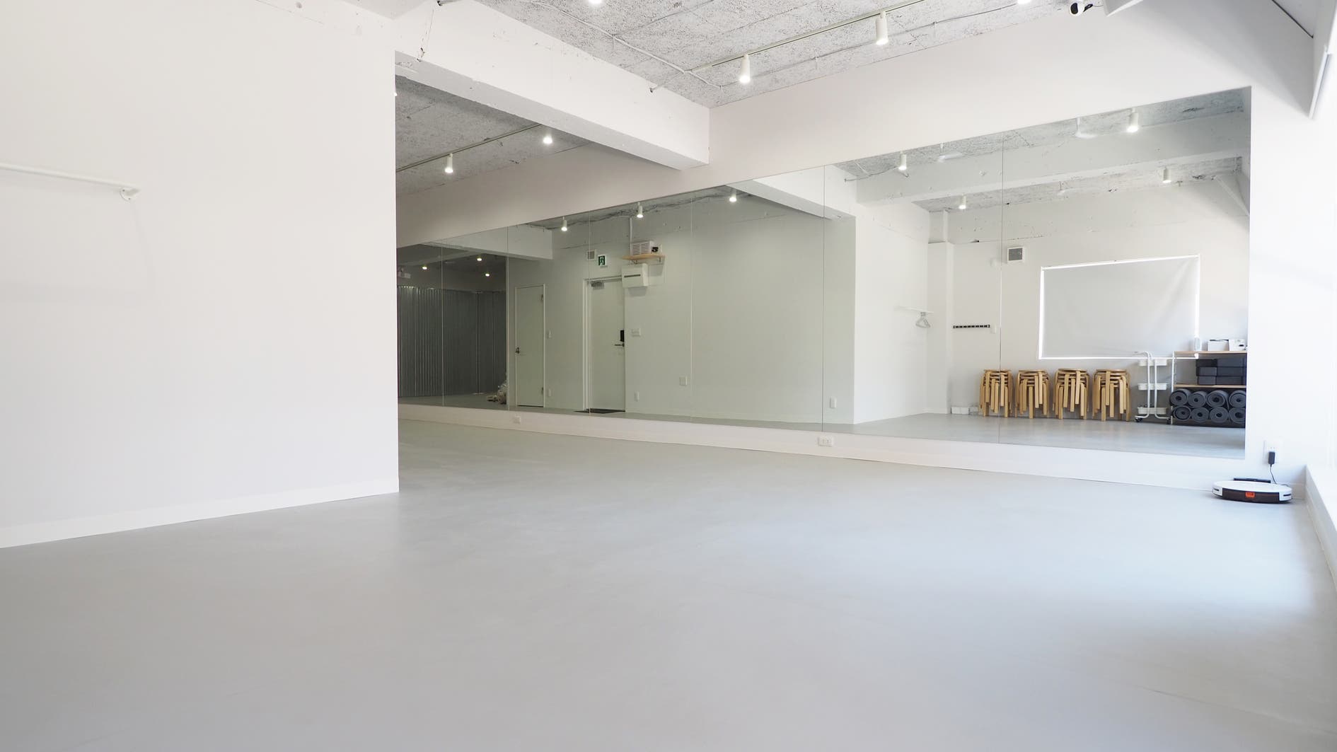 【綱島駅90秒】12/22〜1/30までの年末年始の平日は、なんと【半額】キャンペーン！ダンスから会議まで多目的に利用しよう！の写真6