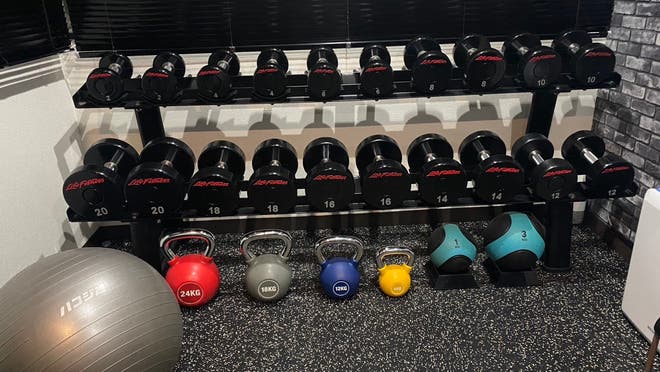 【ハコジム井土ヶ谷駅前店ルーム2】フリーウェイト中心の個室プライベートジム!人の目を気にせずフリーウェイトトレーニングをしよう!の写真5