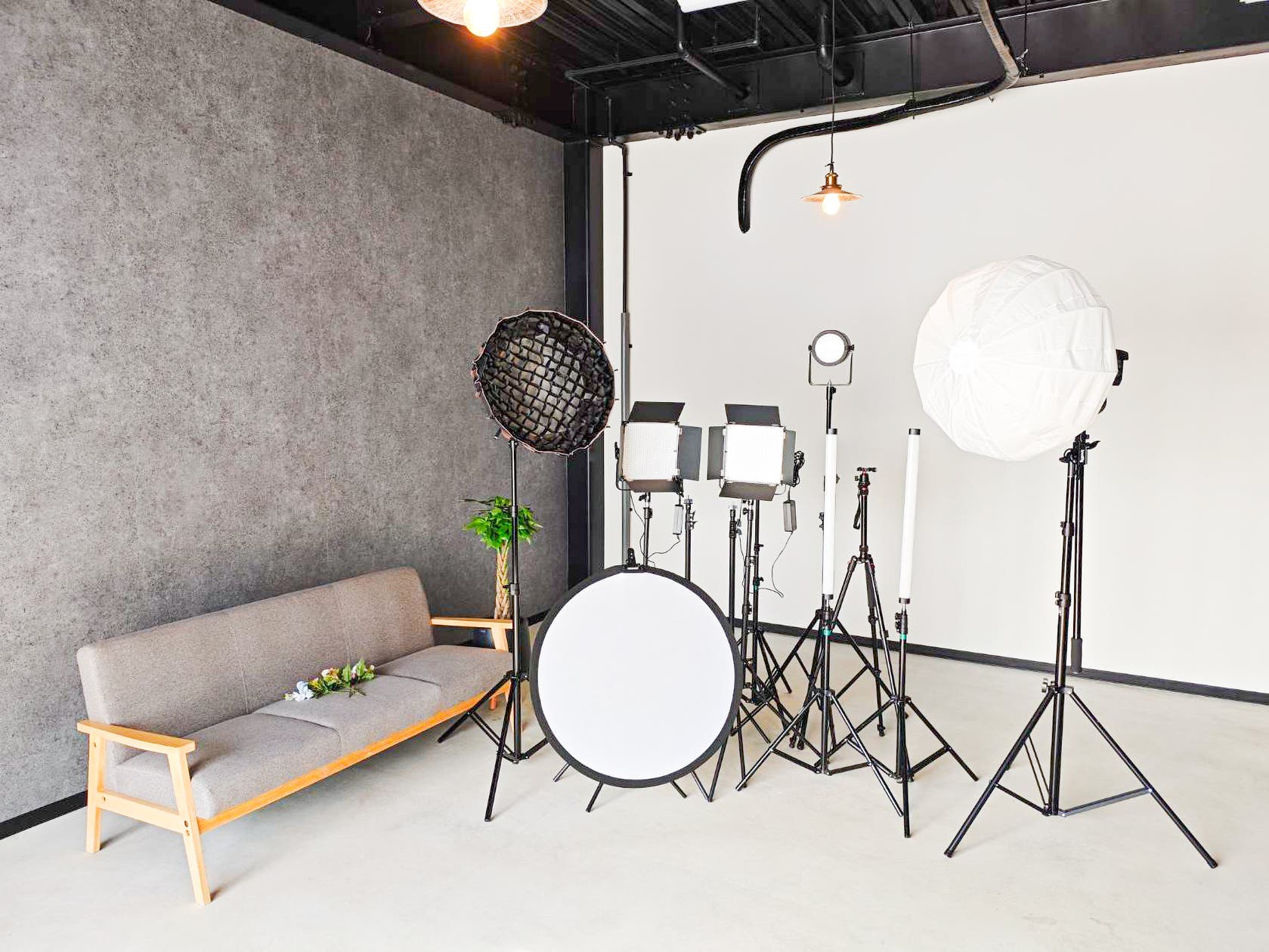 【無料駐車場付きペット可撮影スタジオ】大きな窓/自然光/モルタル調ホリゾント壁/家族写真・MV撮影・ポートレート・撮影会の写真23